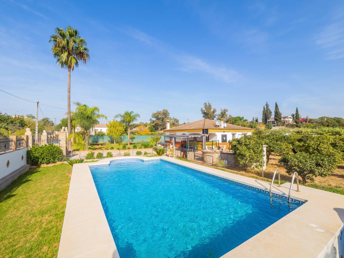 150 M² Villa ∙ 3 Bedrooms ∙ 10 Guests - Alhaurín el Grande