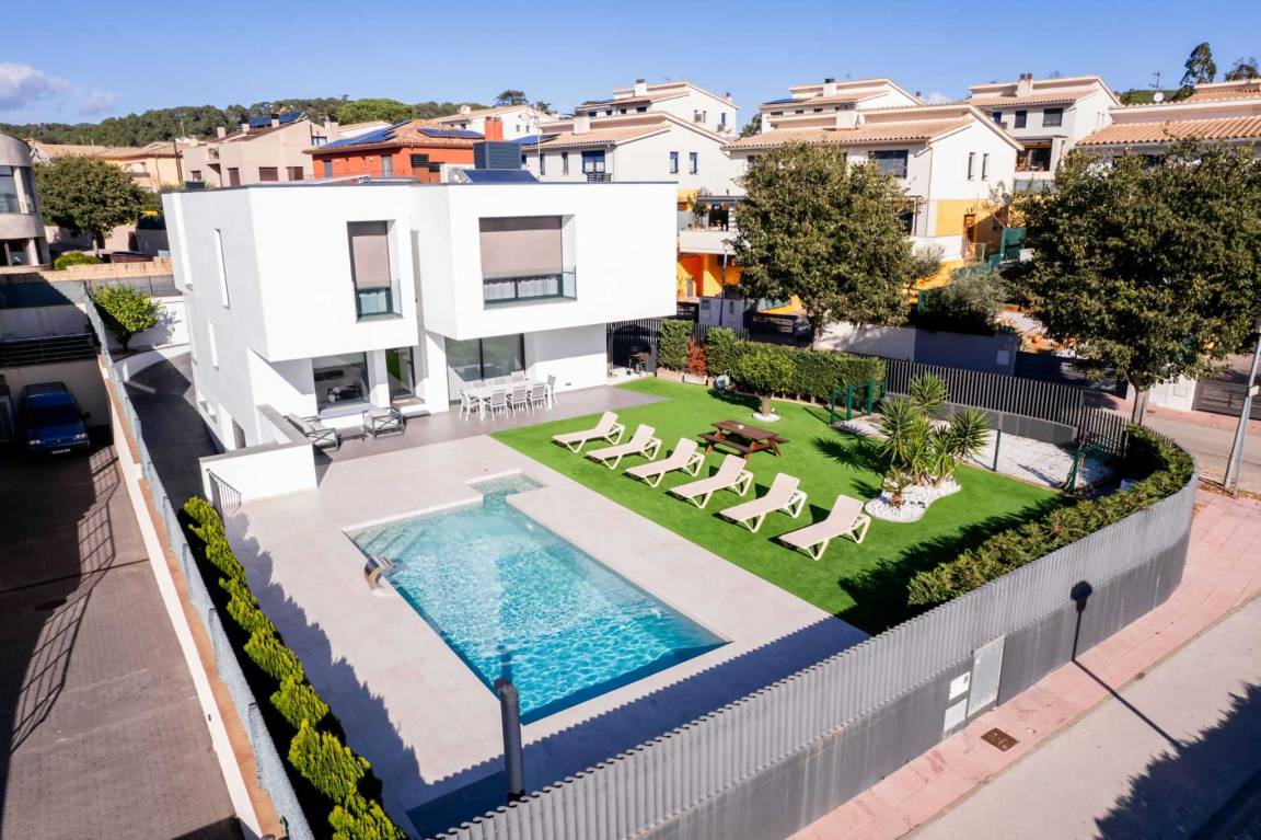 300 M² Casa ∙ 4 Habitaciones ∙ 10 Huéspedes - Palamós