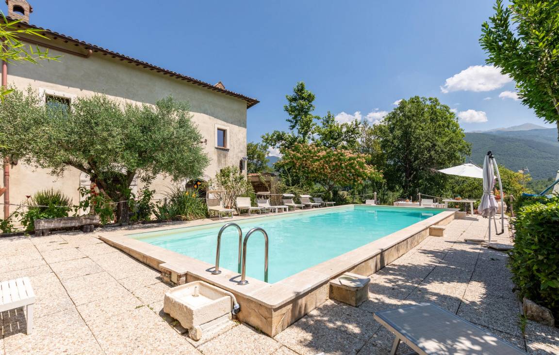 750 M² Casa ∙ 10 Habitaciones ∙ 22 Huéspedes - Rieti