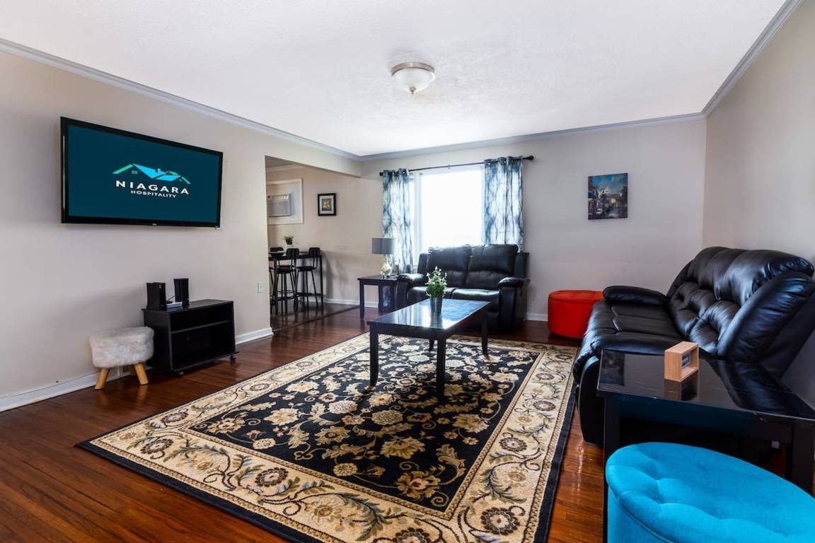 House ∙ 7 Bedrooms ∙ 14 Guests - Niagara Falls, NY