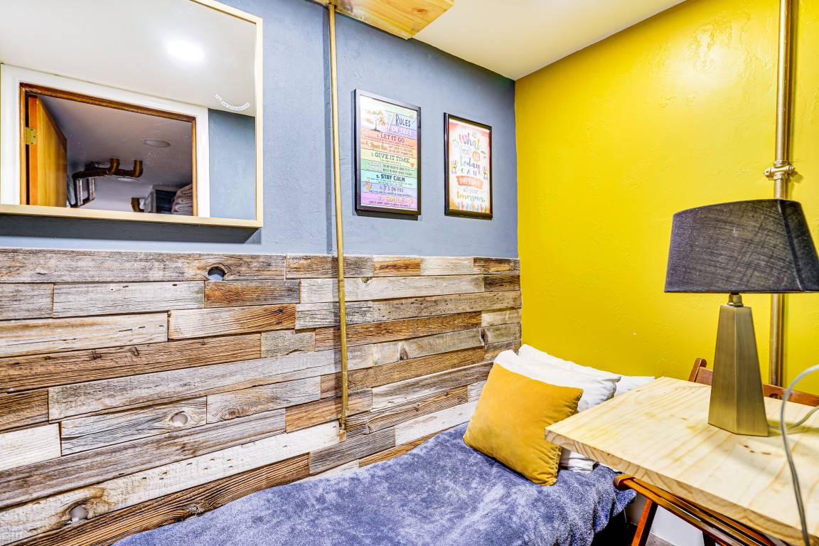 78 M² Apartment ∙ 1 Bedroom ∙ 4 Guests - Tracy Aviary & Botanical Gardens