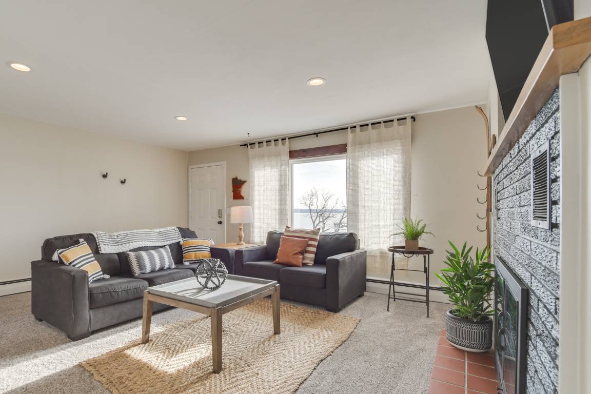 153 M² Apartment ∙ 2 Bedrooms ∙ 4 Guests - Detroit Lakes, MN