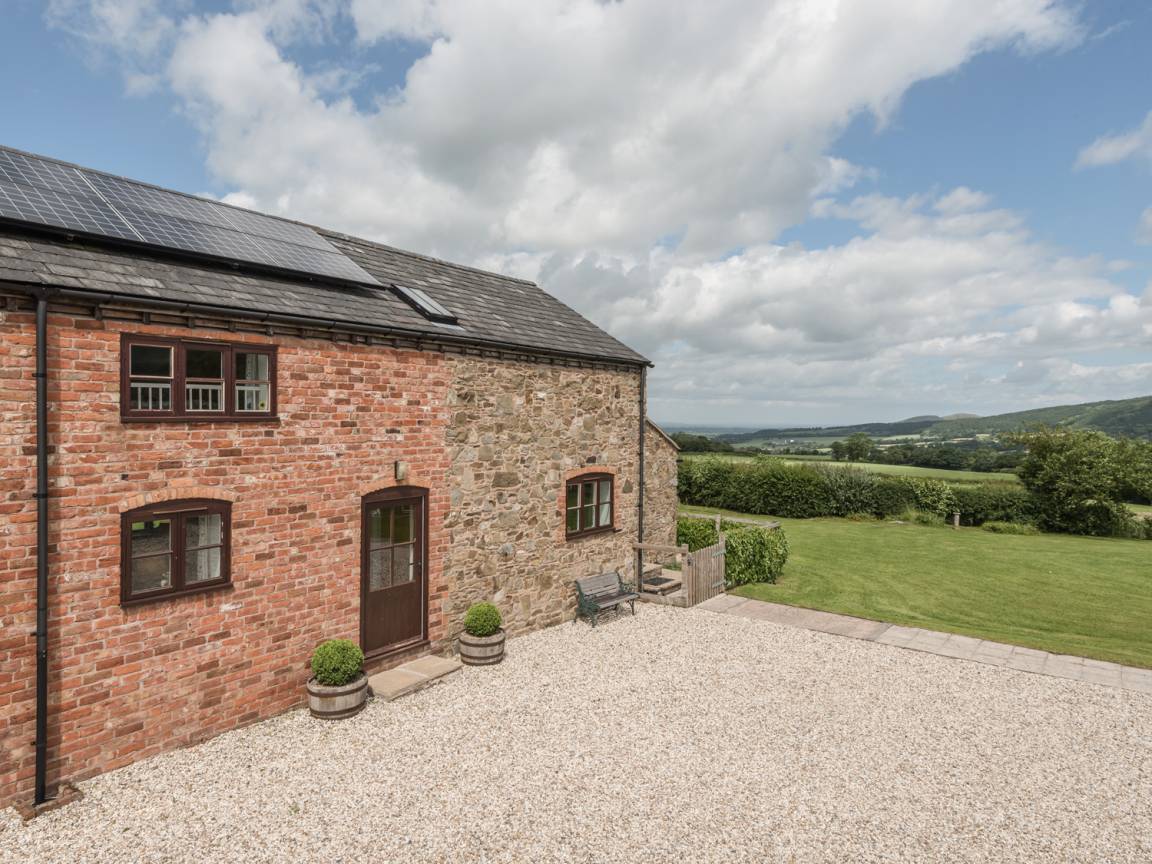 Cottage ∙ 2 Bedrooms ∙ 4 Guests - Westbury, UK
