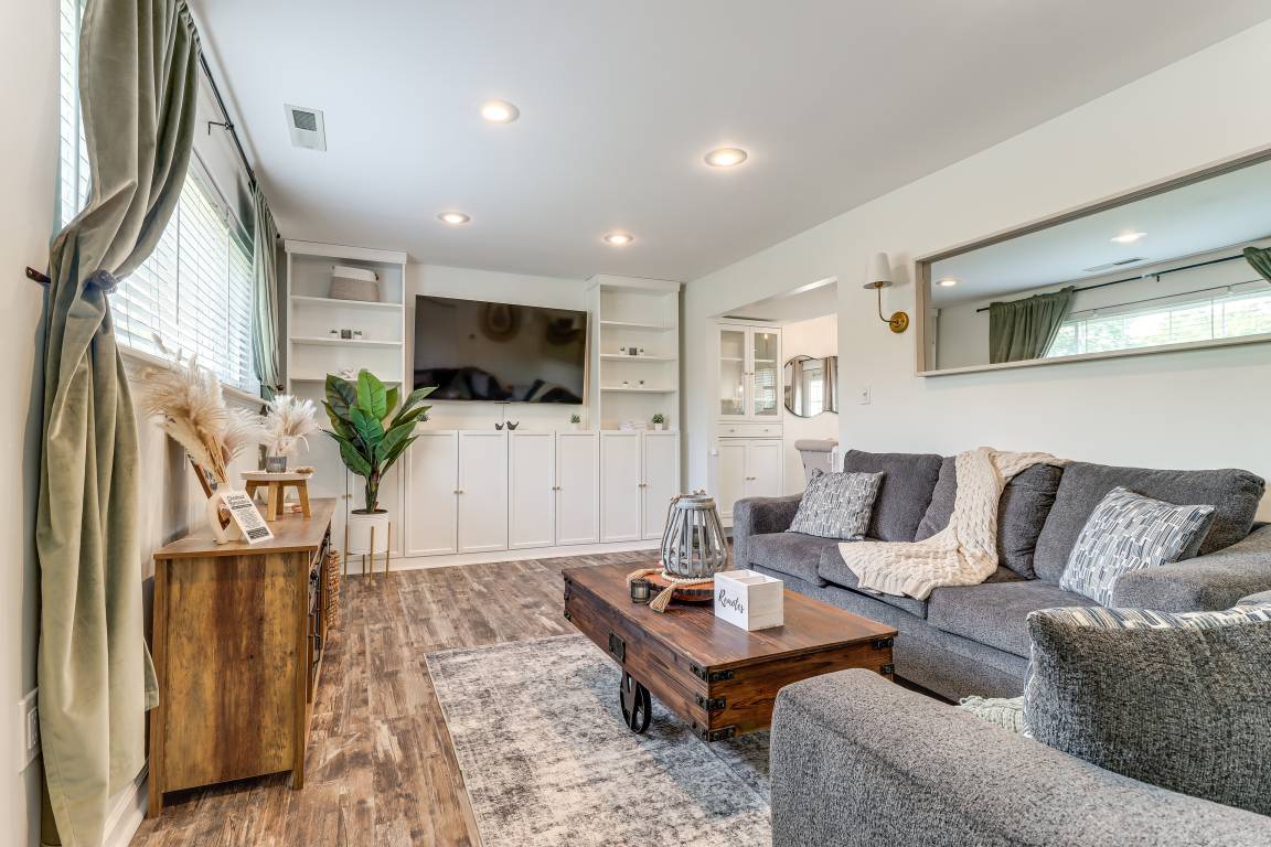 136 M² House ∙ 3 Bedrooms ∙ 9 Guests - Westland, MI