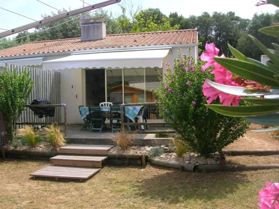 65 M² House ∙ 2 Bedrooms ∙ 4 Guests - Angles
