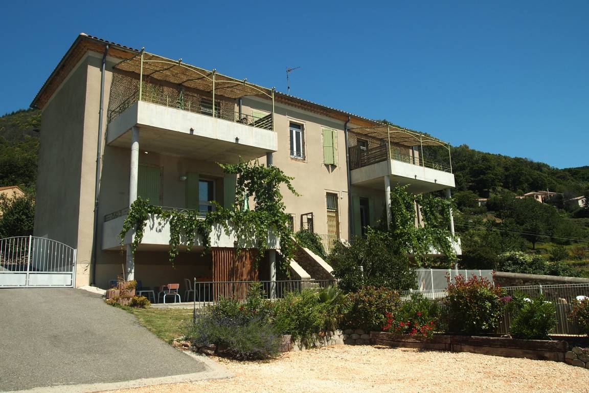 Gîte ∙ 7 Chambres ∙ 22 Personnes - Ardèche