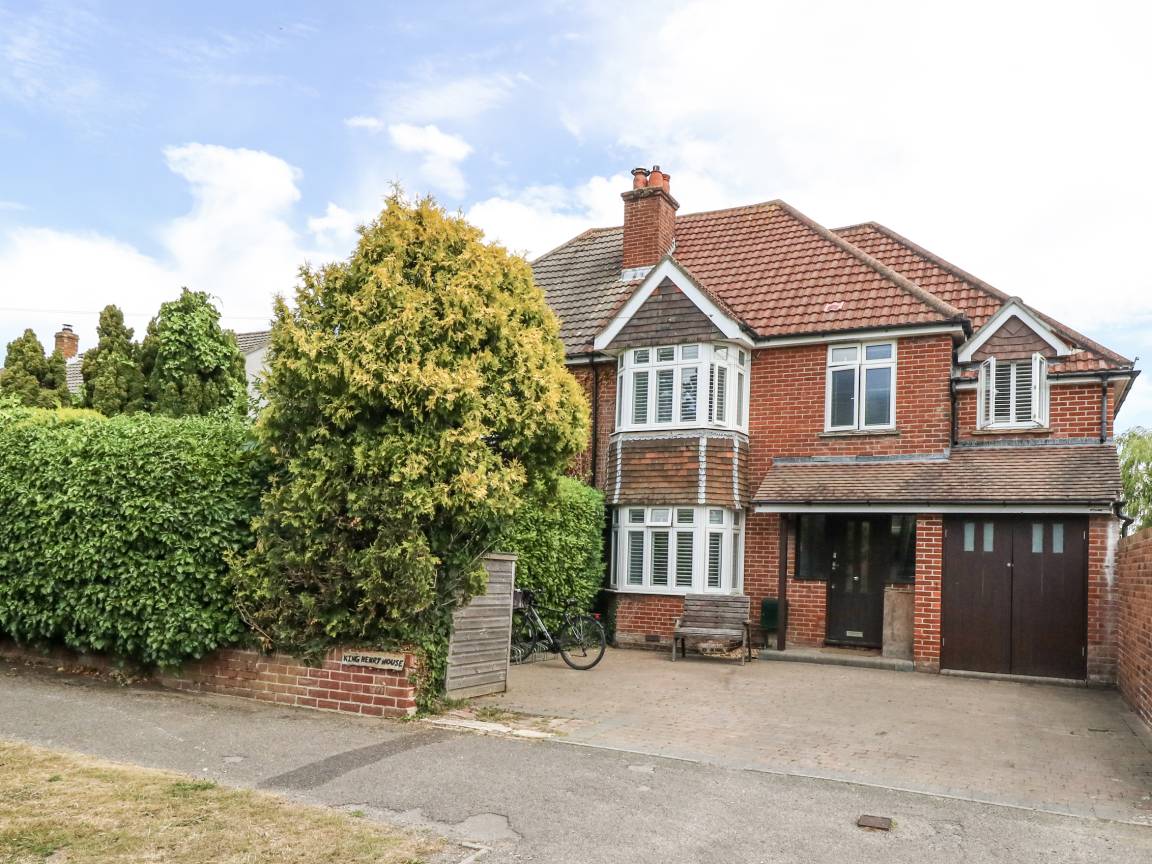 Cottage ∙ 4 Bedrooms ∙ 6 Guests - Brockenhurst