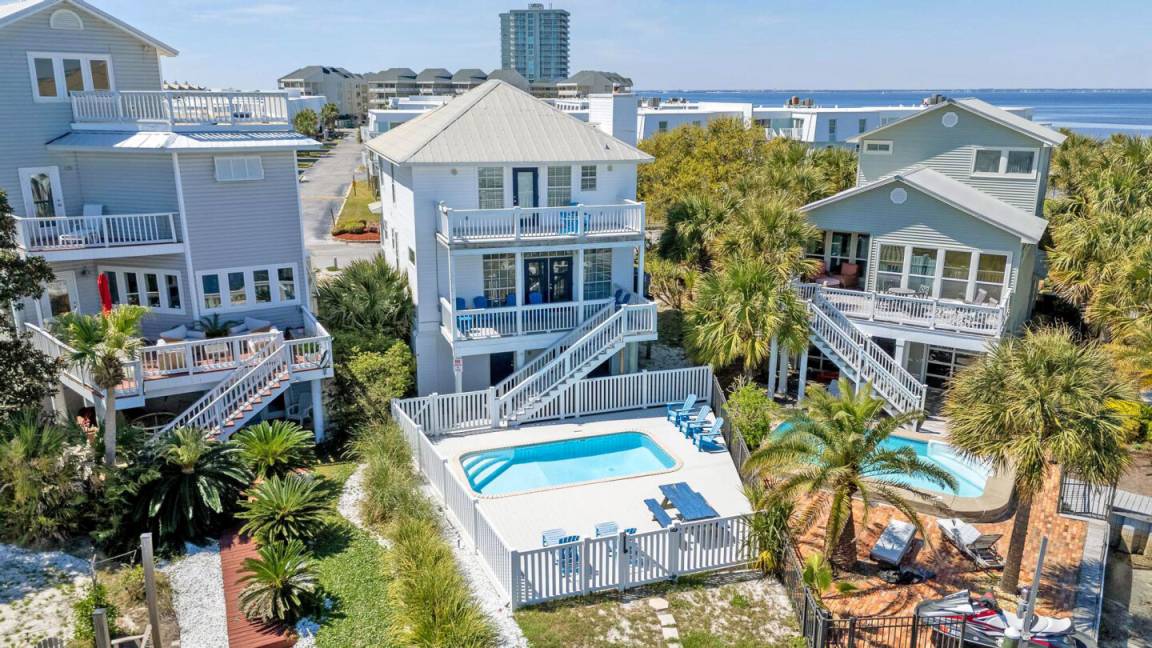 House ∙ 3 Bedrooms ∙ 12 Guests - Gulf Breeze, FL