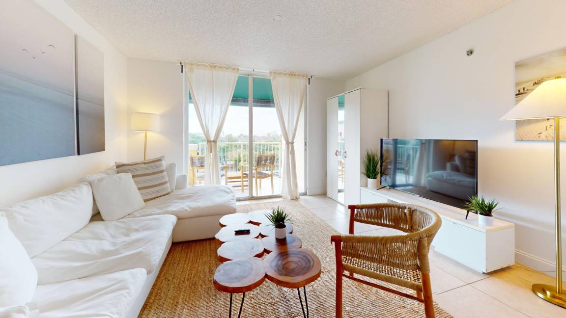 68 M² Huoneisto ∙ 1 Makuuhuone ∙ 3 Vierasta - Aventura, FL