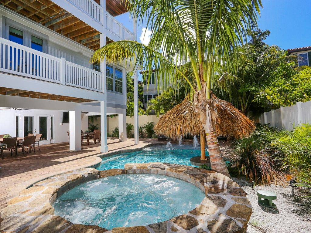 House ∙ 6 Bedrooms ∙ 12 Guests - Holmes Beach, FL
