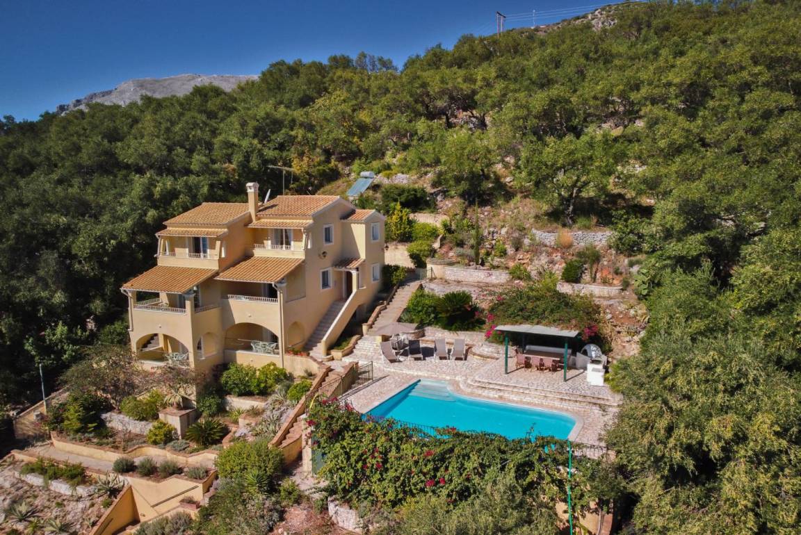 220 M² Villa ∙ 4 Habitaciones ∙ 8 Huéspedes - Ksamil