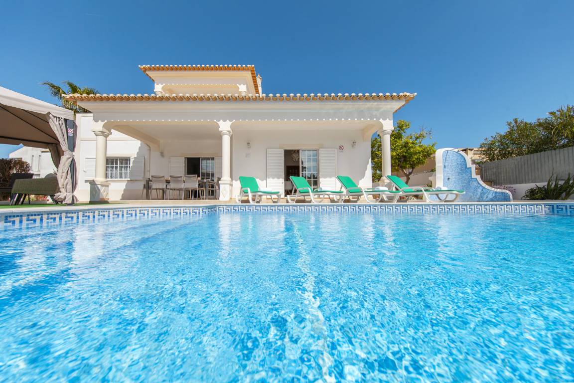 300 M² Vivenda ∙ 6 Quartos ∙ 12 Hóspedes - Albufeira