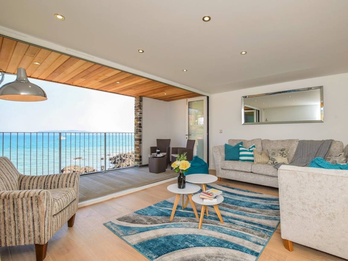 Cottage ∙ 3 Bedrooms ∙ 6 Guests - Plymouth