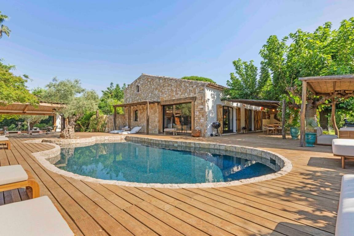 250 M² Villa ∙ 5 Chambres ∙ 10 Personnes - Grimaud