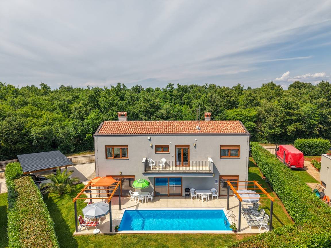 200 M² House ∙ 3 Bedrooms ∙ 8 Guests - Poreč