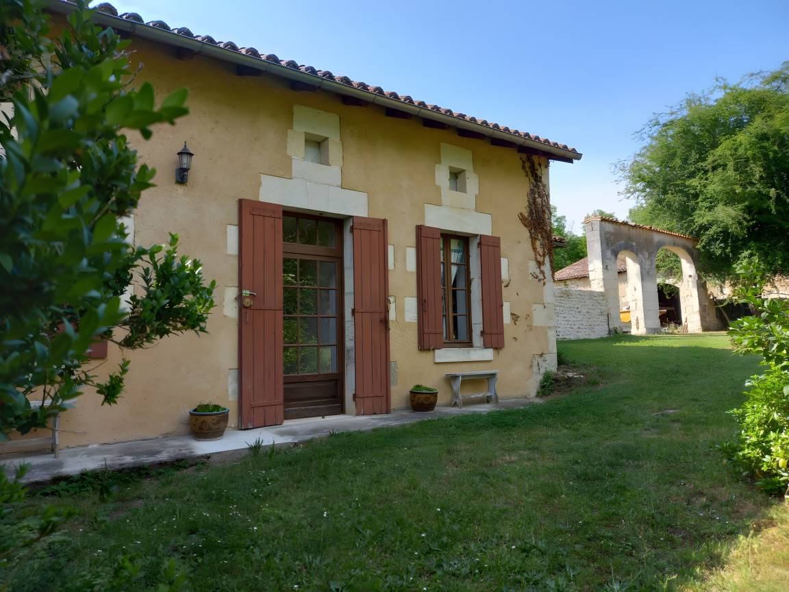 80 M² Maison De Vacances ∙ 2 Chambres ∙ 4 Personnes - Aubeterre-sur-Dronne