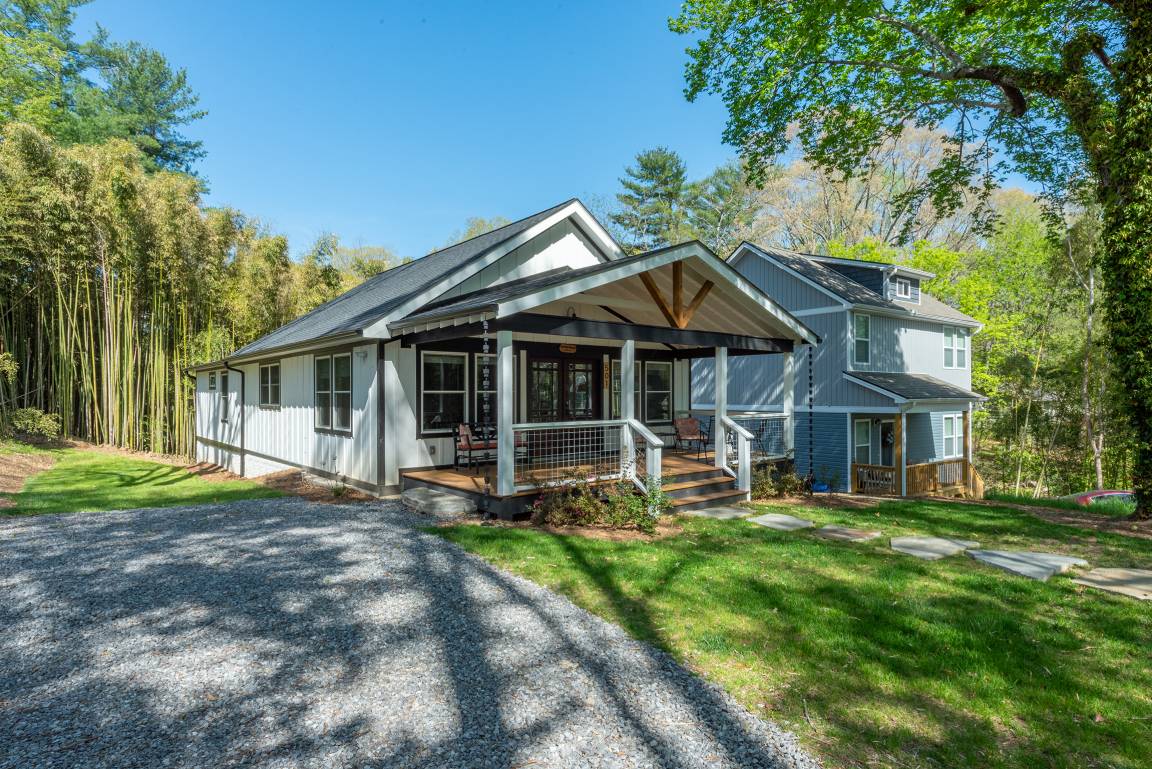 House ∙ 3 Bedrooms ∙ 6 Guests - Black Mountain, NC