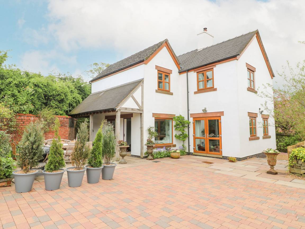 Cottage ∙ 4 Bedrooms ∙ 8 Guests - Stoke-on-Trent