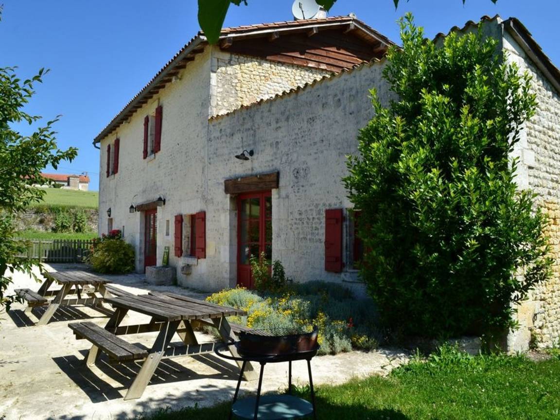 175 M² Cottage ∙ 3 Bedrooms ∙ 11 Guests - Charente