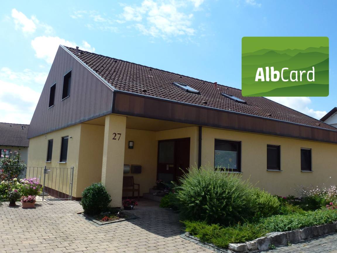 89 M² Ferienwohnung ∙ 1 Schlafzimmer ∙ 4 Gäste - Neuffen