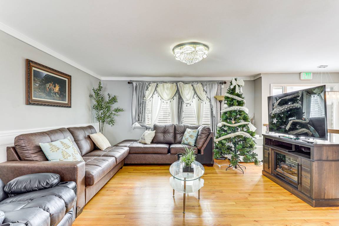 139 M² House ∙ 4 Bedrooms ∙ 8 Guests - Gran Prix, West Mifflin