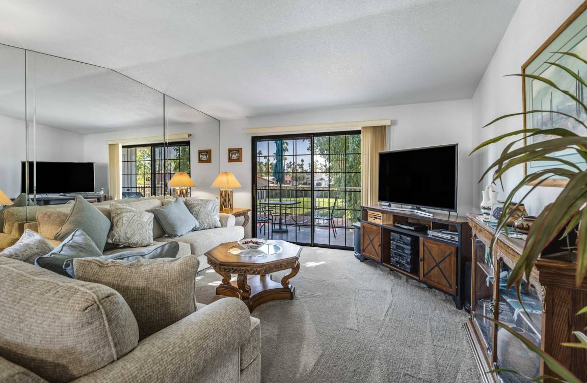 Apartment ∙ 2 Bedrooms ∙ 4 Guests - Palm Springs, CA