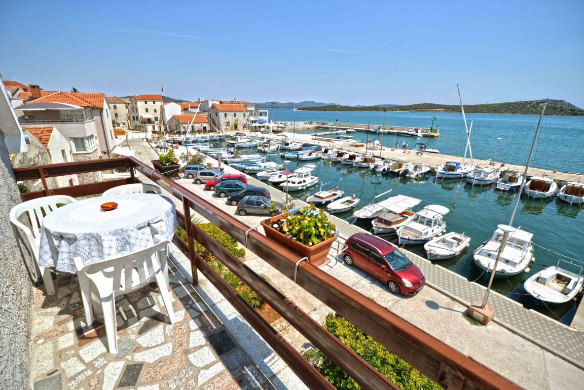 90 M² Ferienwohnung ∙ 3 Schlafzimmer ∙ 6 Gäste - Murter