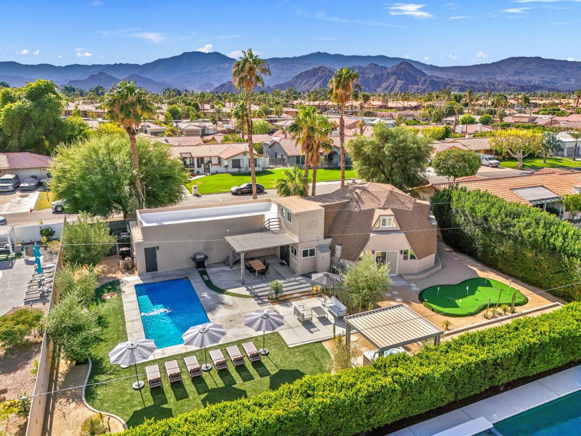 190 M² House ∙ 3 Bedrooms ∙ 8 Guests - Indio, CA