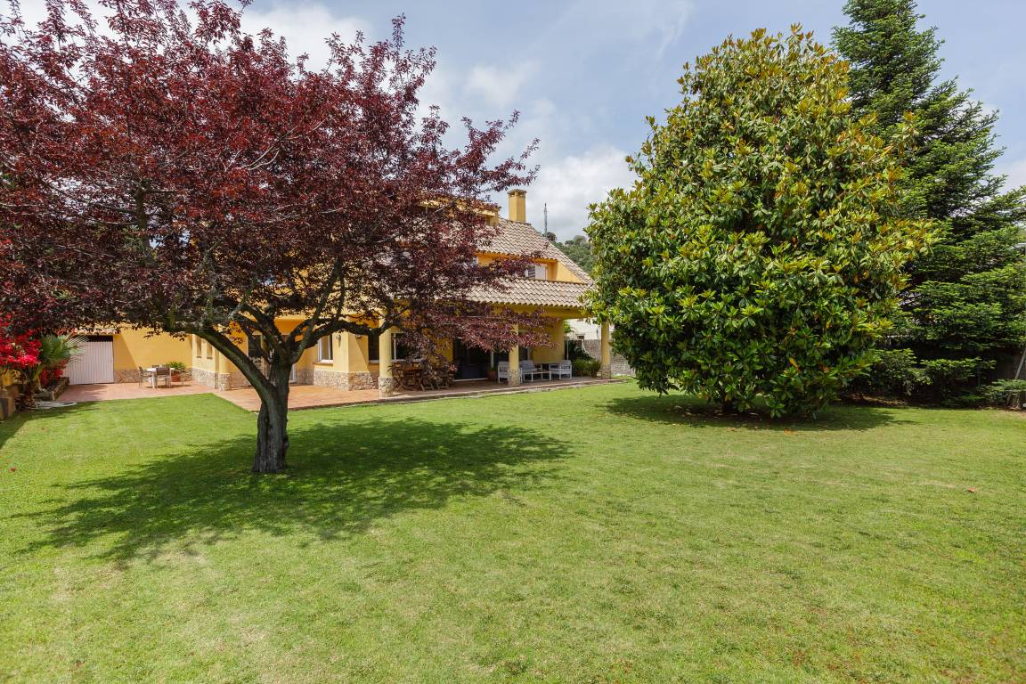 350 M² Dom Wiejski Typu Finca ∙ 4 Sypialnie ∙ 8 Gości - Mataró