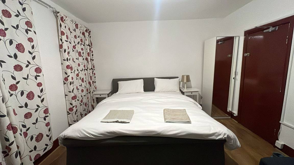 70 M² House ∙ 4 Bedrooms ∙ 8 Guests - London