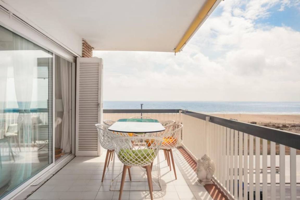 70 M² Ferienwohnung ∙ 2 Schlafzimmer ∙ 4 Gäste - Castelldefels