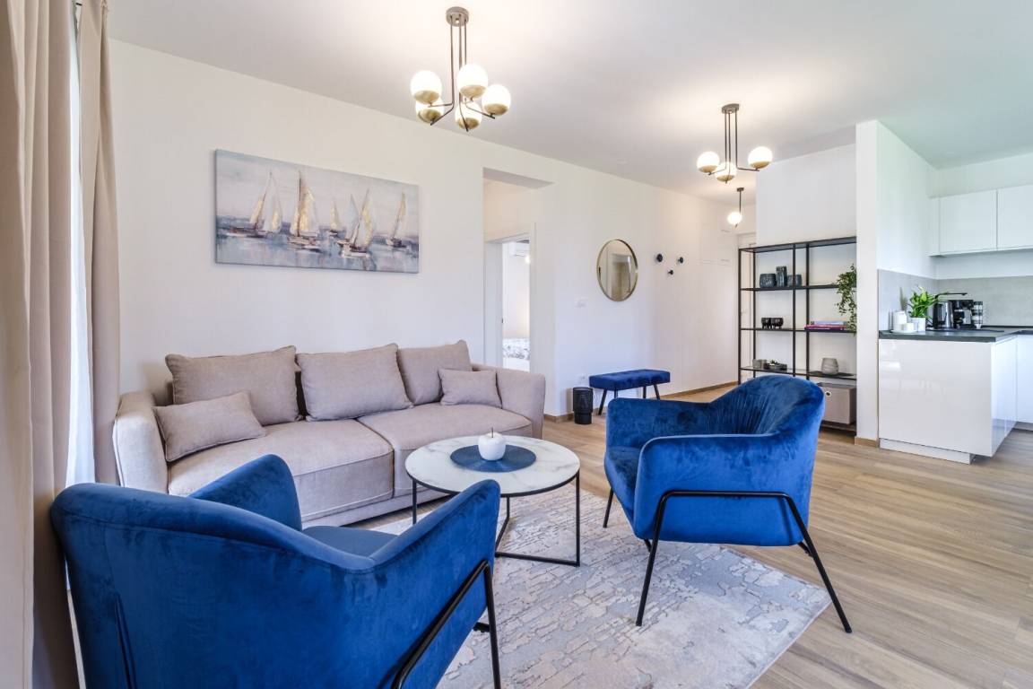 220 M² House ∙ 6 Bedrooms ∙ 16 Guests - Bol