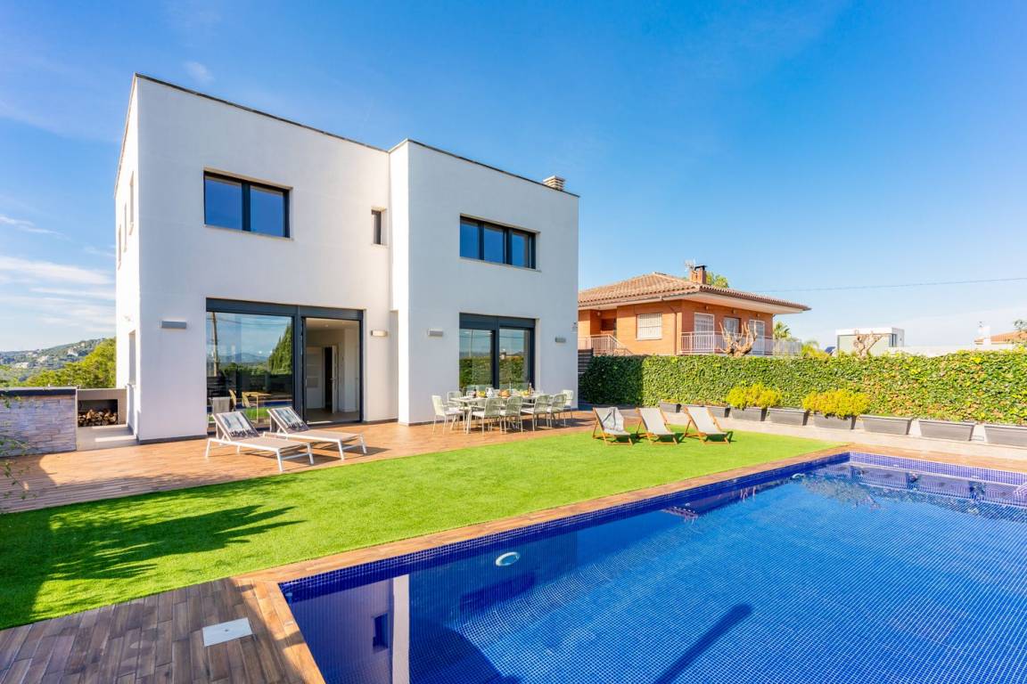 Villa ∙ 5 Slaapkamers ∙ 9 Gasten - Cubelles