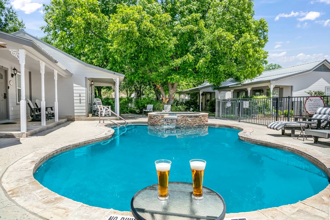 Bungalow ∙ 1 Bedroom ∙ 2 Guests - Fredericksburg, TX