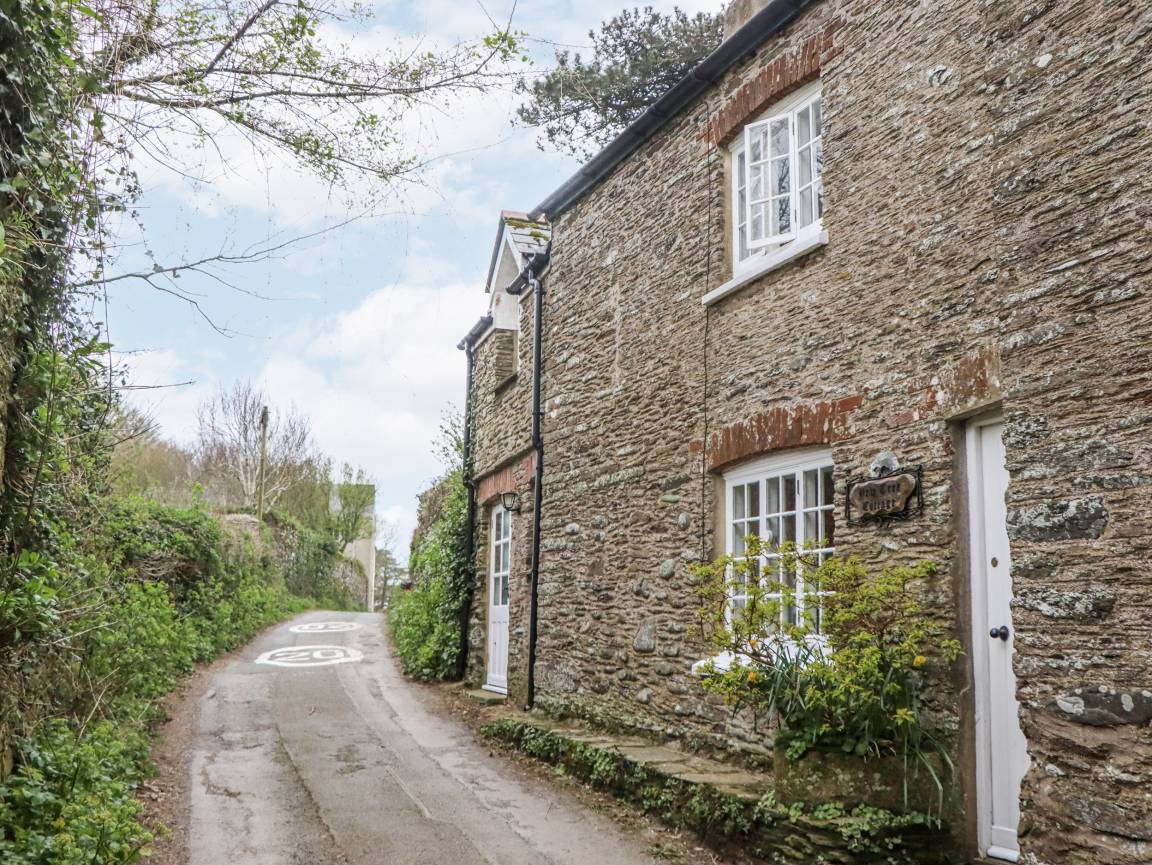 Cottage ∙ 2 Bedrooms ∙ 4 Guests - Dartmouth