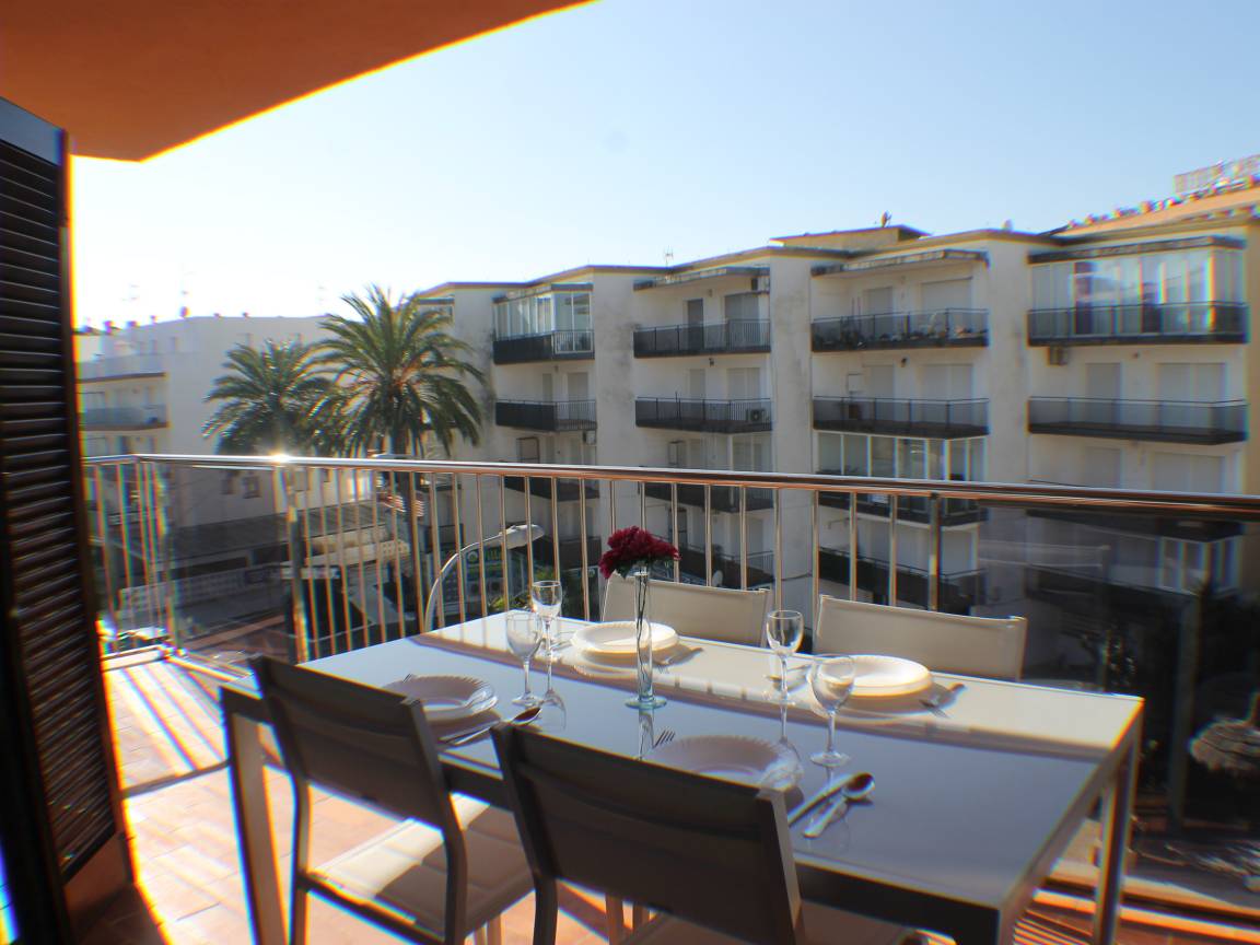 84 M² Apartment ∙ 2 Bedrooms ∙ 4 Guests - Roses