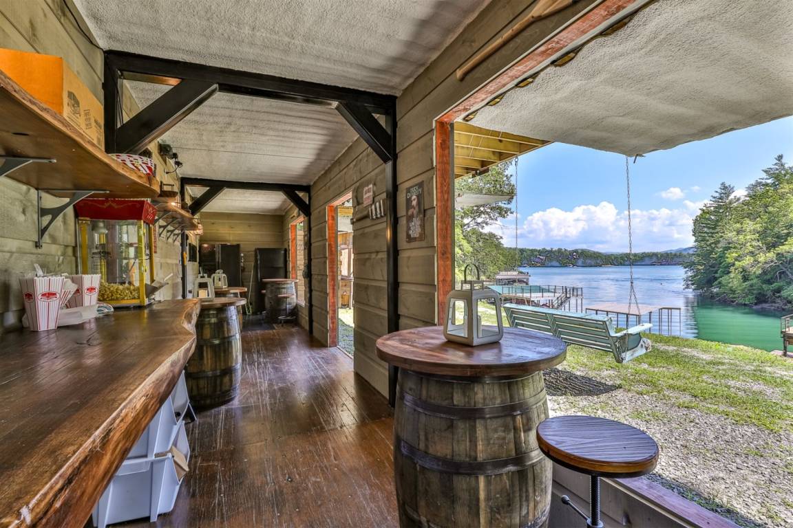 Cabin ∙ 5 Bedrooms ∙ 14 Guests - Blue Ridge, GA