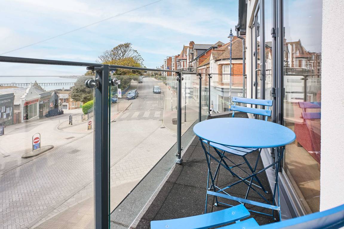 Apartment ∙ 3 Bedrooms ∙ 5 Guests - Felixstowe