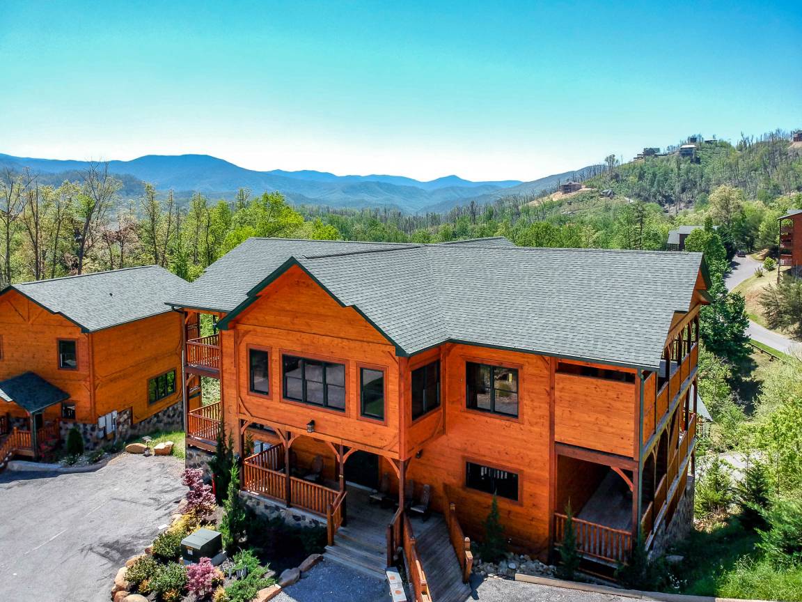454 M² House ∙ 9 Bedrooms ∙ 28 Guests - Gatlinburg, TN