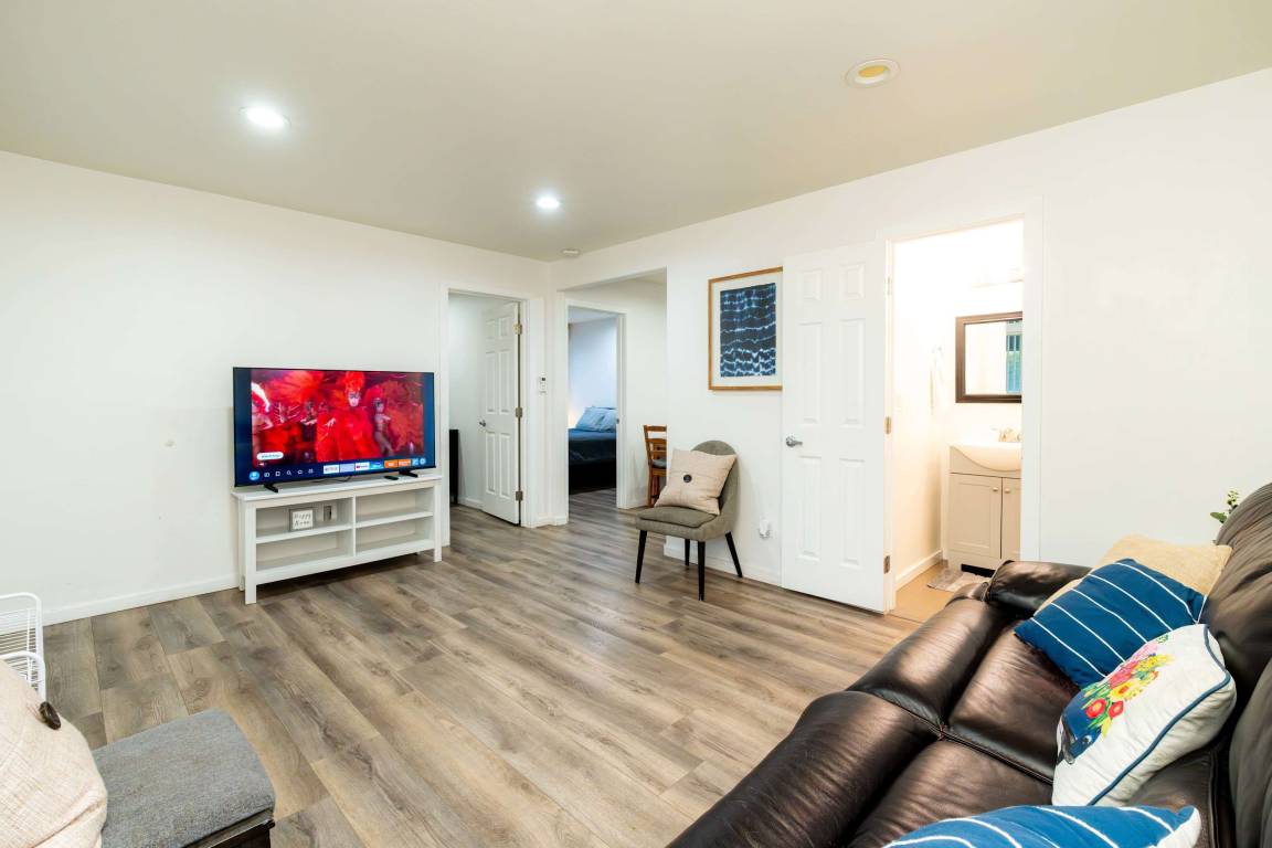 House ∙ 2 Bedrooms ∙ 4 Guests - Pomona, CA