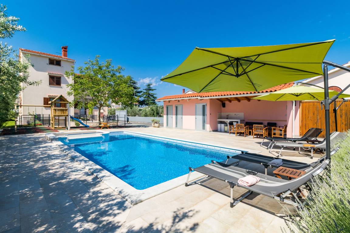 85 M² Appartement ∙ 3 Slaapkamers ∙ 8 Gasten - Pula