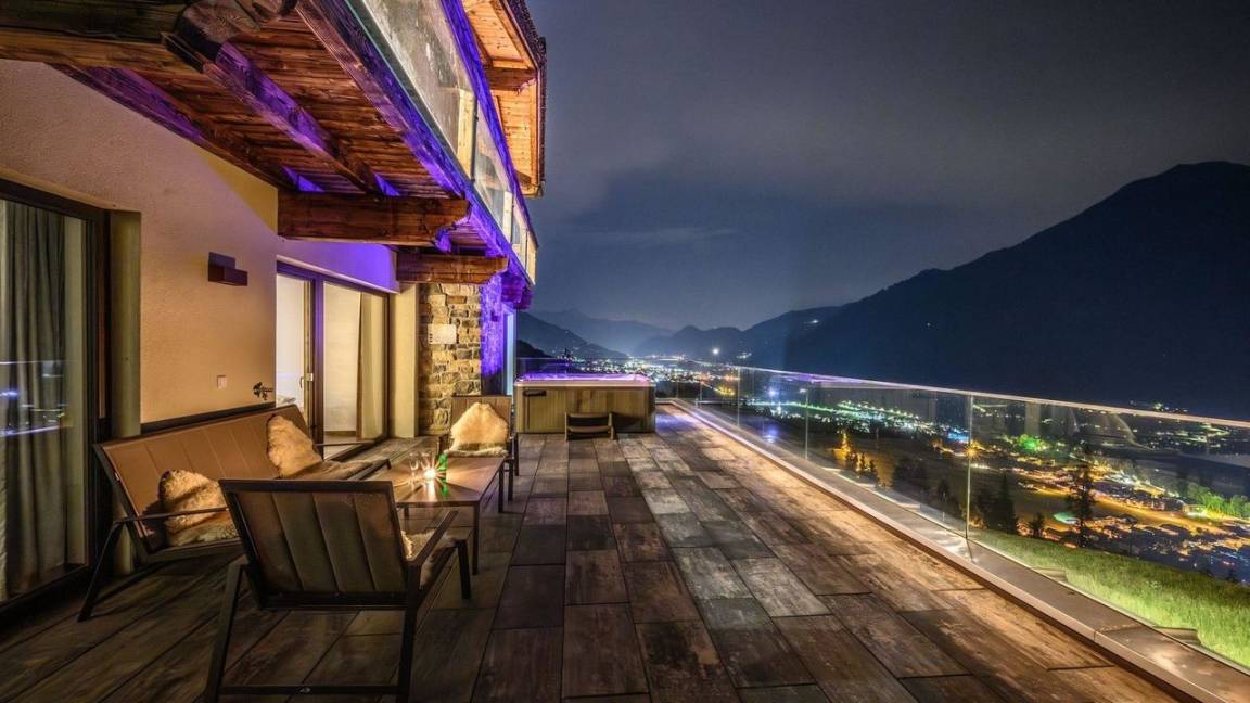 190 M² Ferienwohnung ∙ 4 Schlafzimmer ∙ 12 Gäste - Zillertal