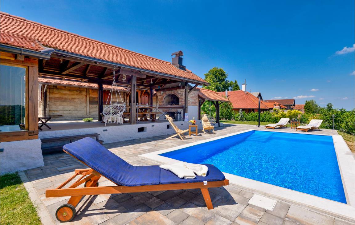 127 M² House ∙ 2 Bedrooms ∙ 6 Guests - Varaždin