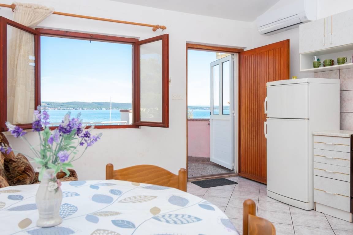 80 M² Ferienhaus ∙ 2 Schlafzimmer ∙ 8 Gäste - Bibinje
