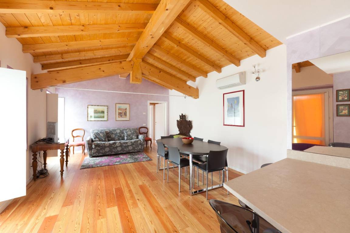 75 M² Apartamento ∙ 1 Habitación ∙ 5 Huéspedes - Gardone Riviera