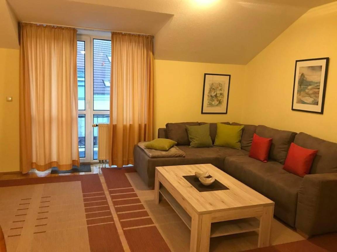 44 M² Ferienwohnung ∙ 1 Schlafzimmer ∙ 2 Gäste - Furth im Wald