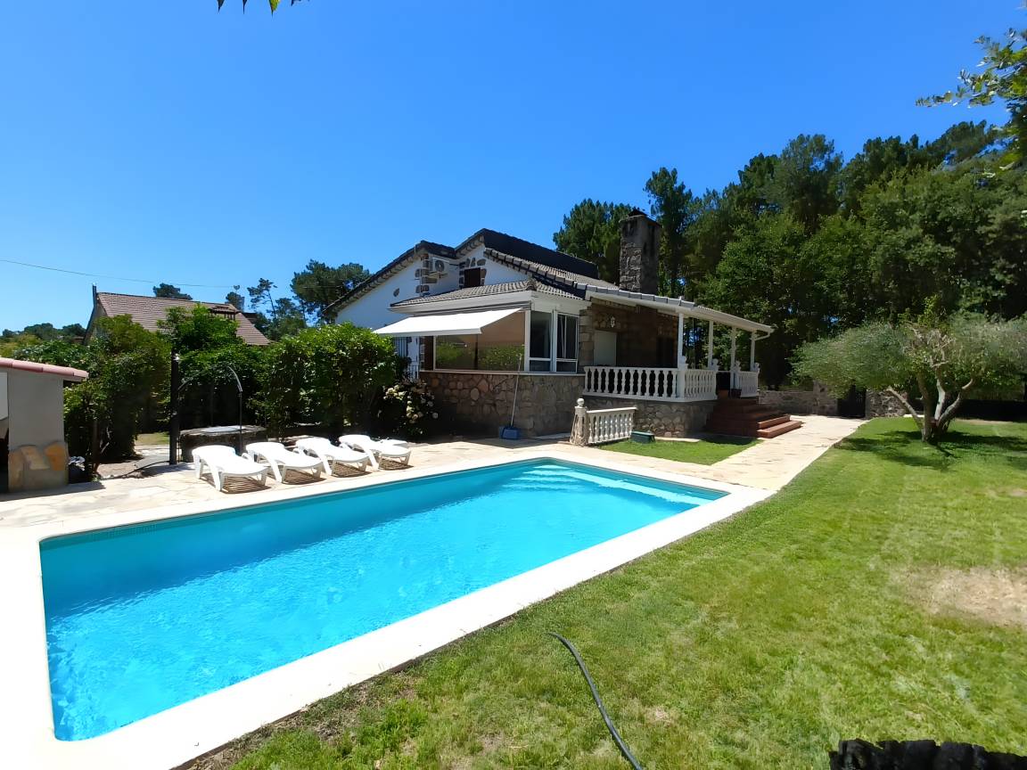 250 M² Casa ∙ 4 Habitaciones ∙ 12 Huéspedes - Piedralaves