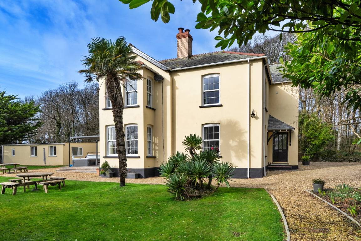 300 M² House ∙ 5 Bedrooms ∙ 10 Guests - Bude