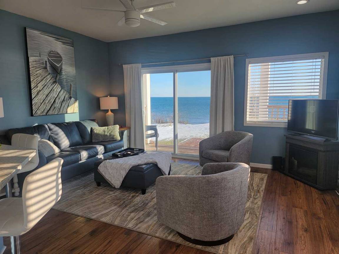 93 M² Apartment ∙ 2 Bedrooms ∙ 4 Guests - St. Ignace, MI