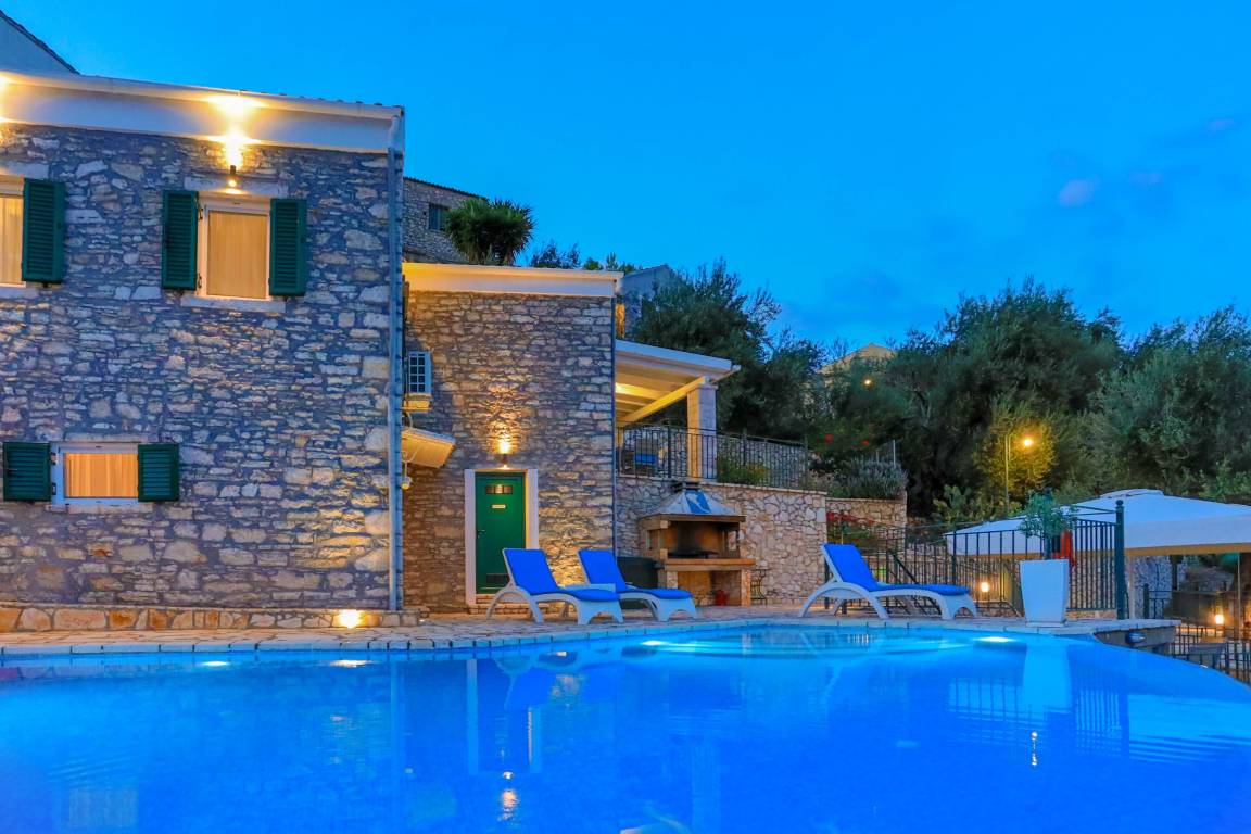 100 M² Villa ∙ 3 Bedrooms ∙ 7 Guests - Kassiopi